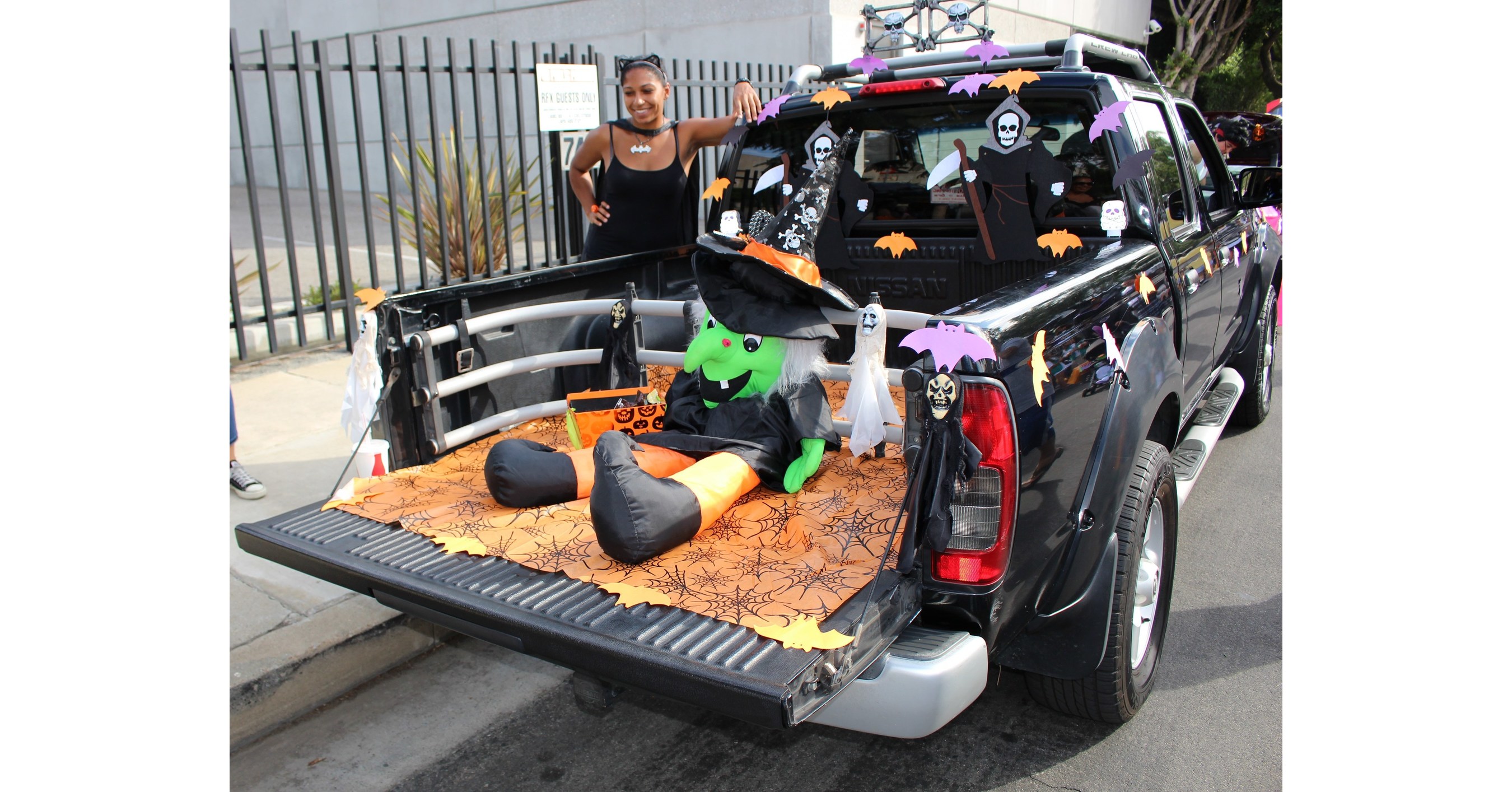 One of USA's Largest Halloween Community Service Events - Big Sunday's ...