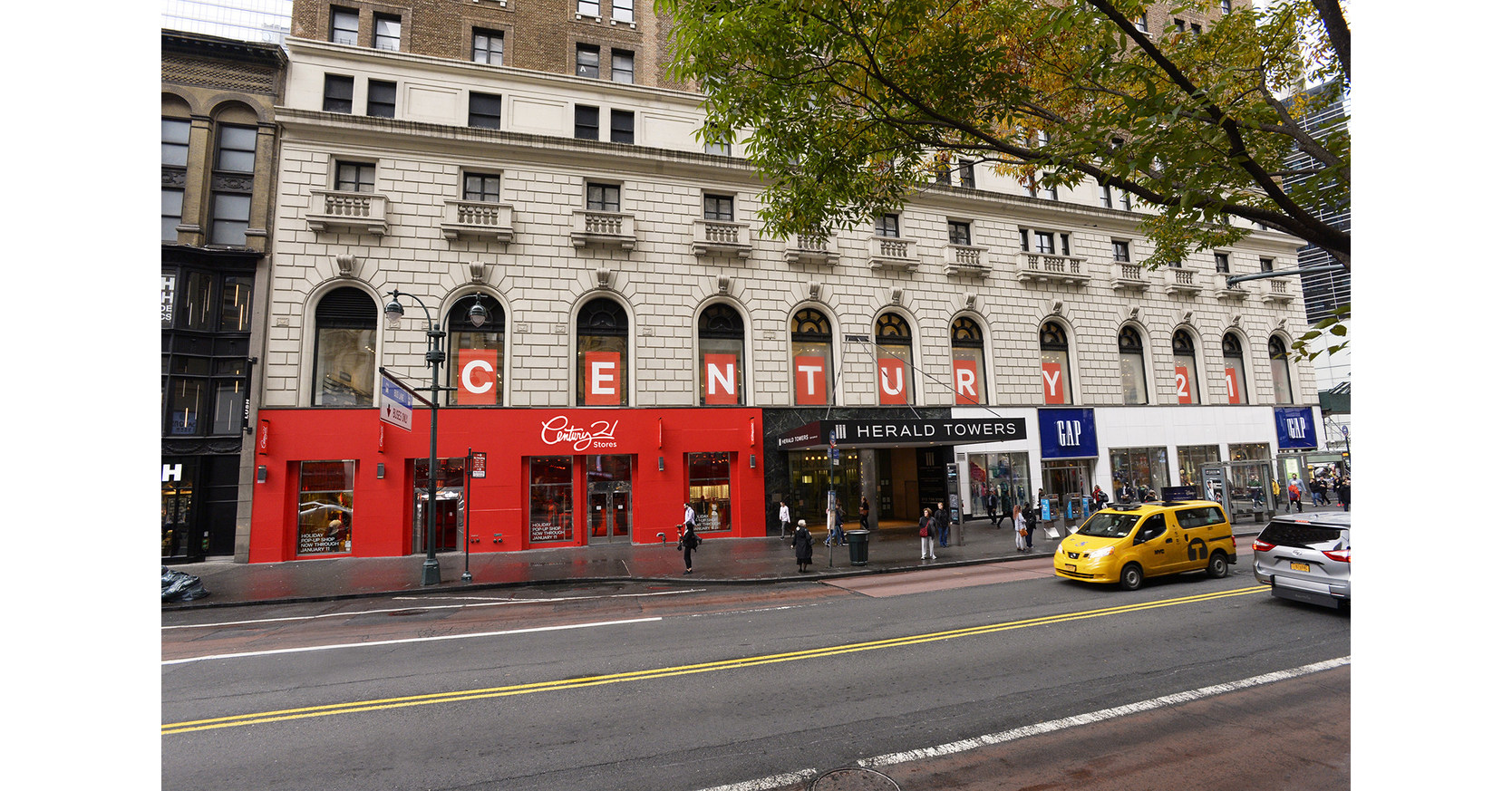 Century 21 Stores Brings Designer Brands At Amazing Prices To Herald Square