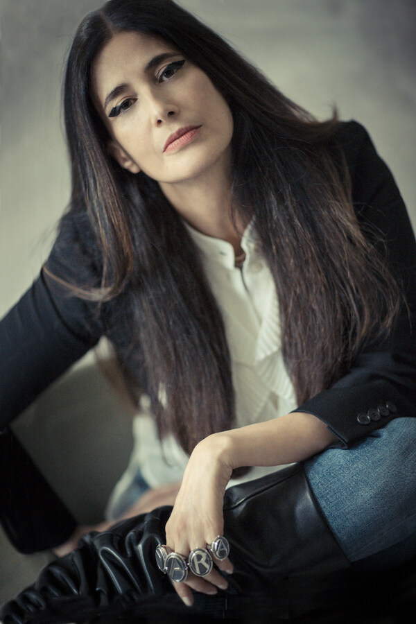 Lebanese French singer Yara Lapidus breathes a breath of fresh air to ...