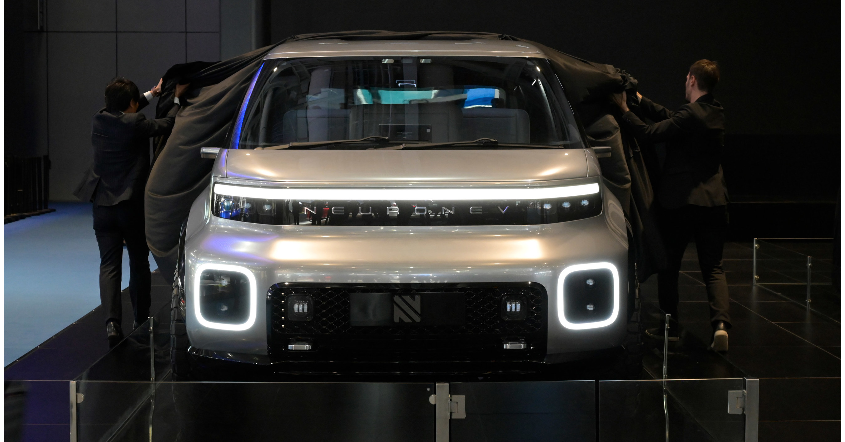 Neuron EV Drives into the Spotlight at CIIE