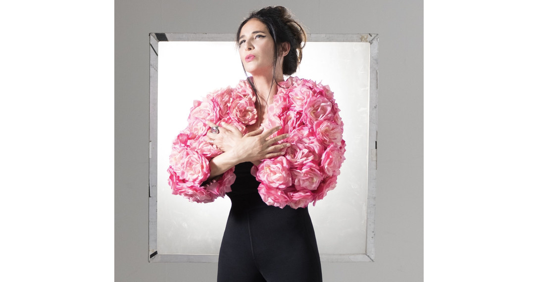 Lebanese French singer Yara Lapidus delivers a powerful message of hope ...