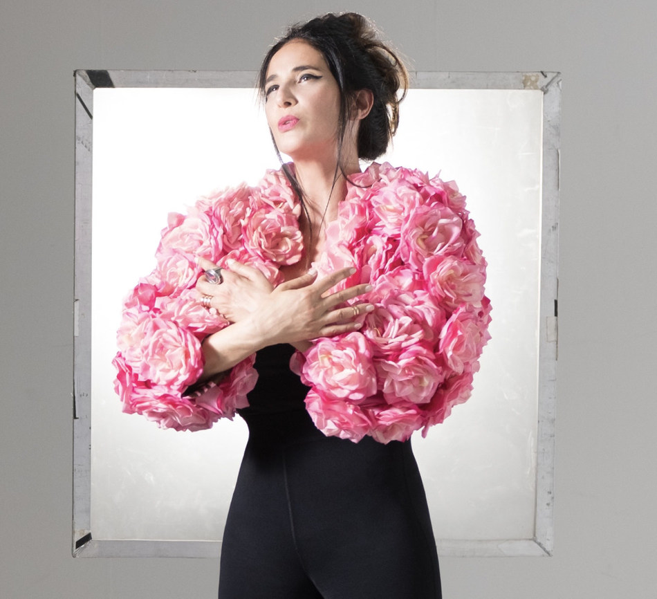 Lebanese French singer Yara Lapidus delivers a powerful message of hope ...