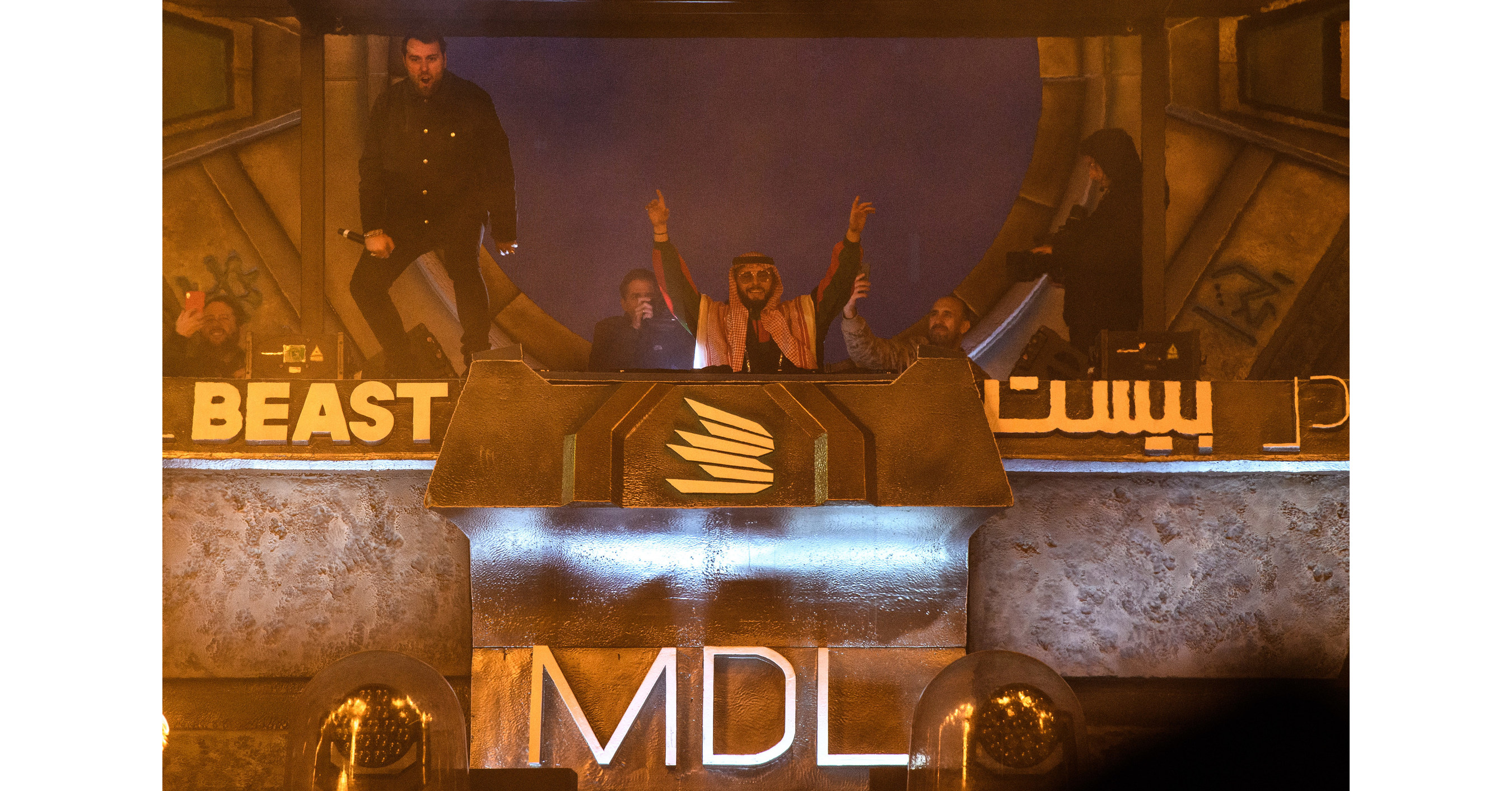 A 400,000 Strong Crowd Showed Up to Marvel at the Record-breaking ...