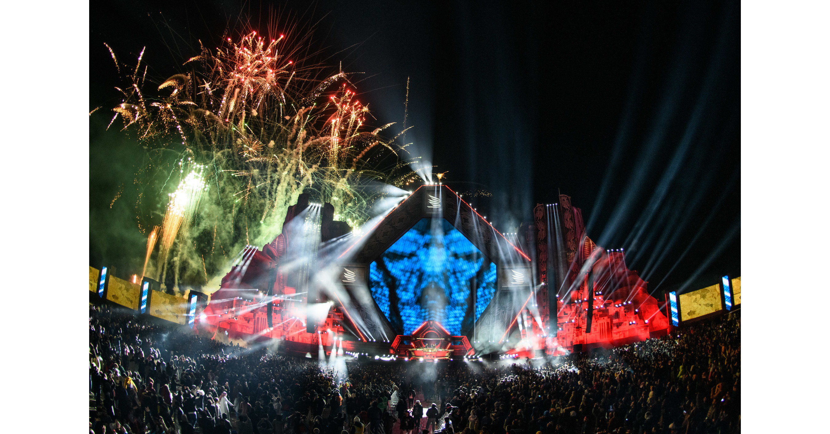 A 400,000 Strong Crowd Showed Up to Marvel at the Record-breaking ...
