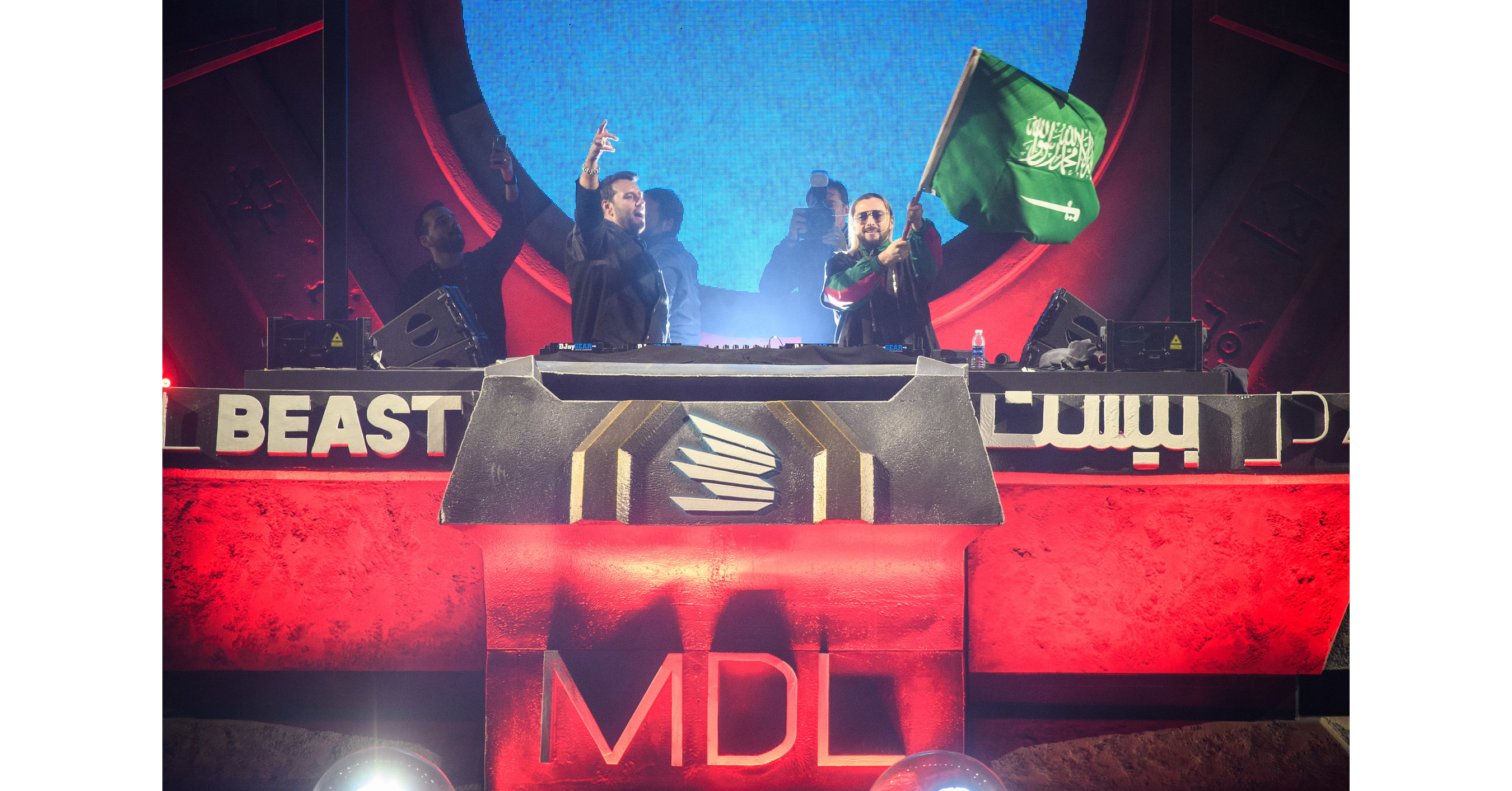 A 400,000 Strong Crowd Showed Up to Marvel at the Record-breaking ...