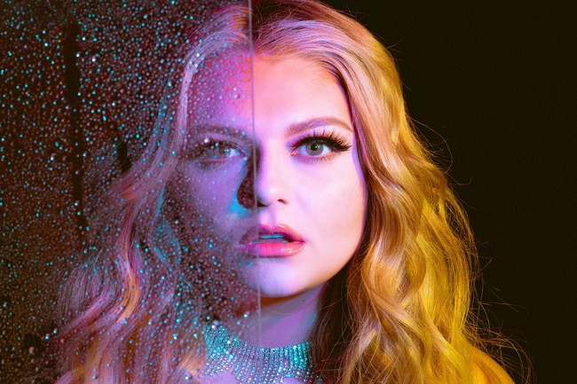 Taylor Grey Celebrates 2020 with New Single "COMPLIC8ED"