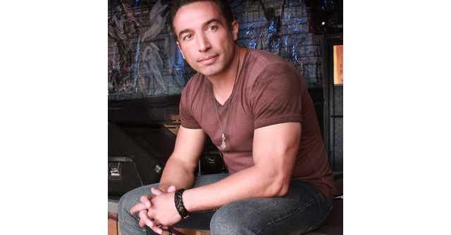 Mike Smith Releases First Single from New Album "Somewhere In The Middle"