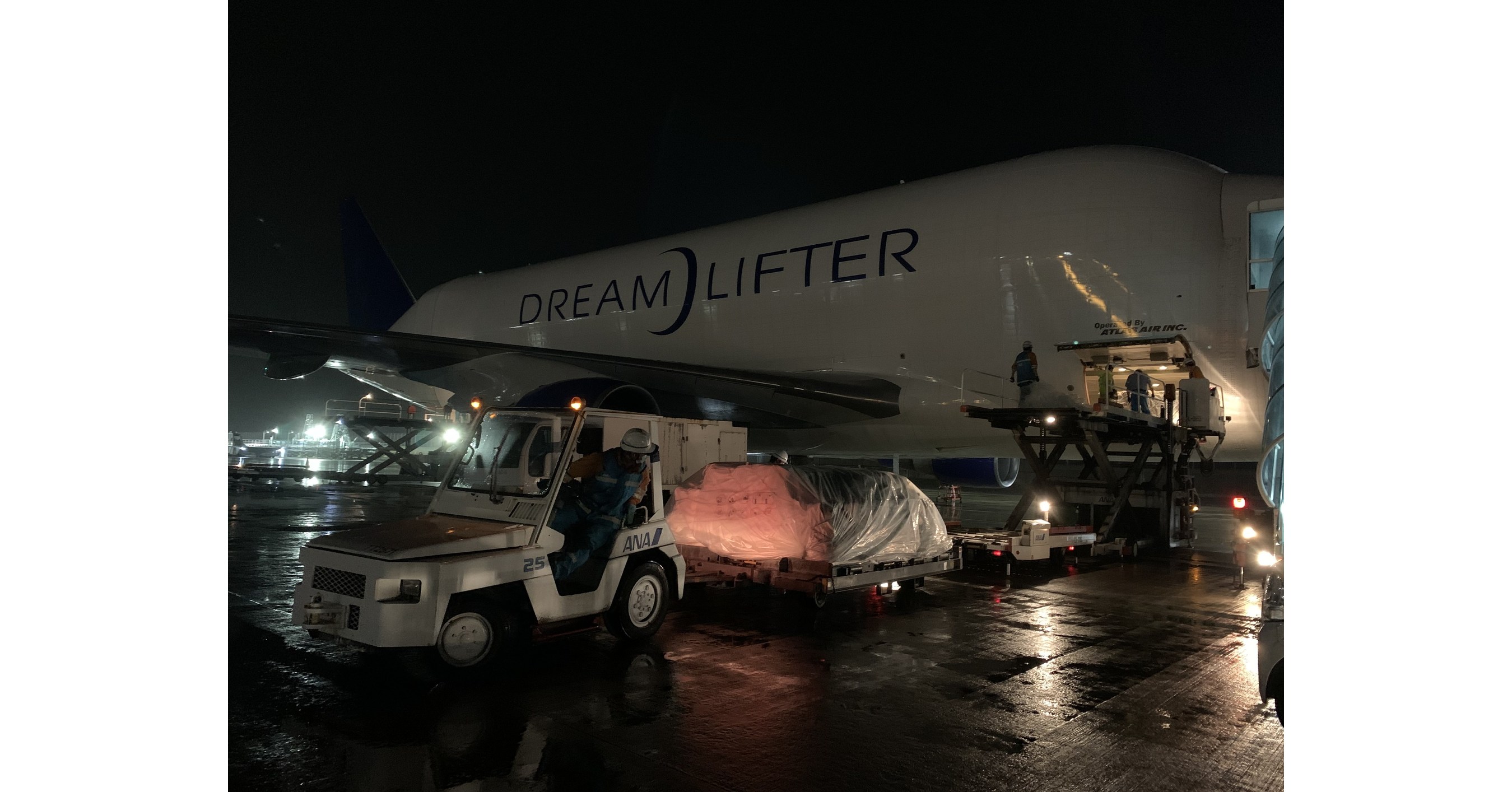 Boeing Dreamlifter Transports 500,000 Protective Face Masks for Utah ...