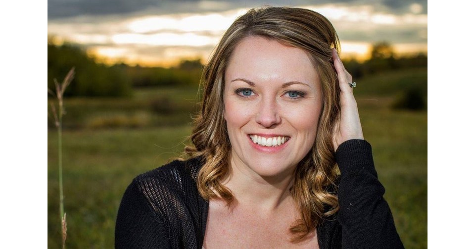 Housewife Chronicles: USA Today Bestselling Author Jennifer Snow ...