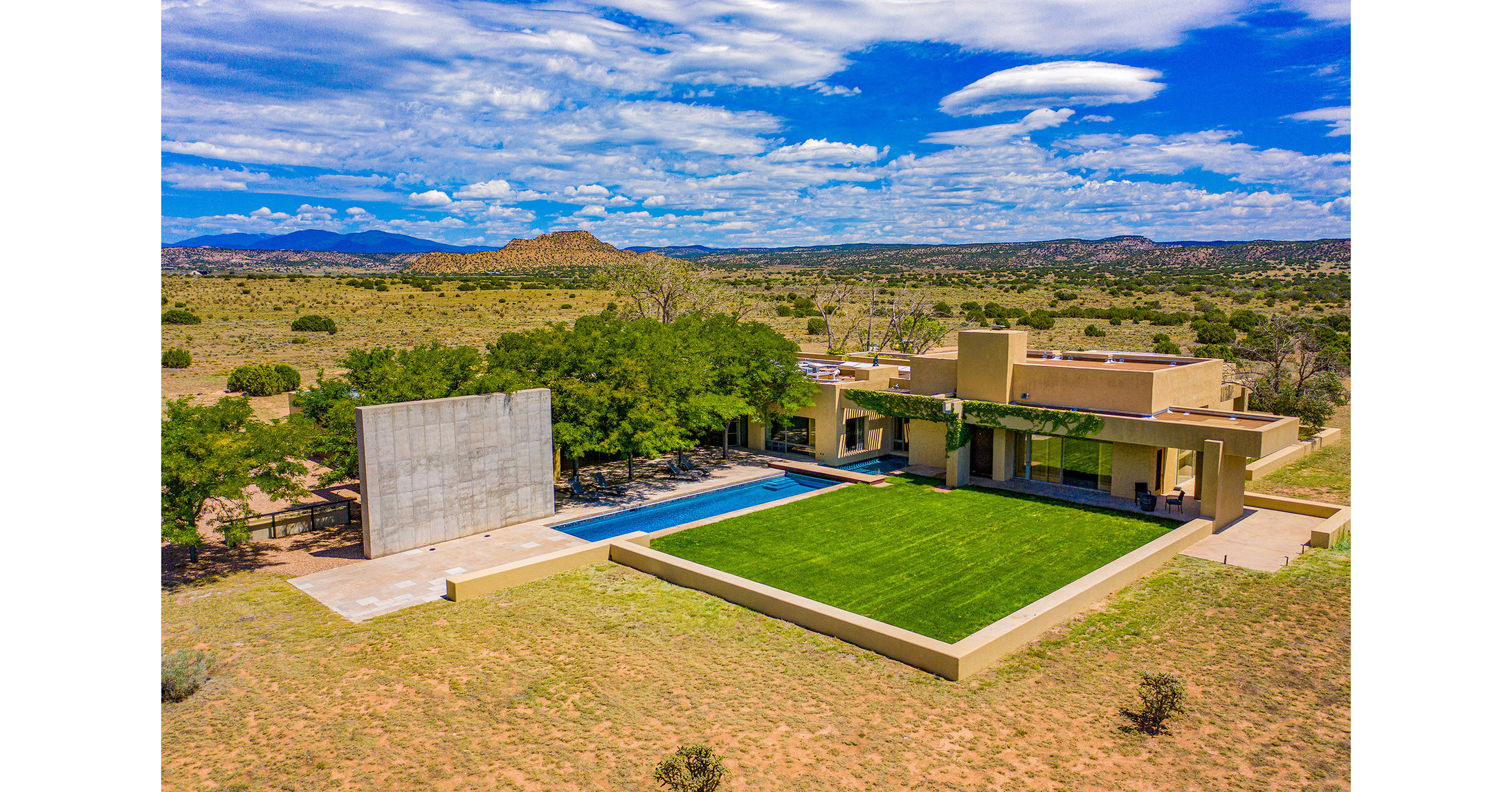 3,250-Acre Santa Fe Ranch Once Owned by Member of One of NYC's "Royal ...