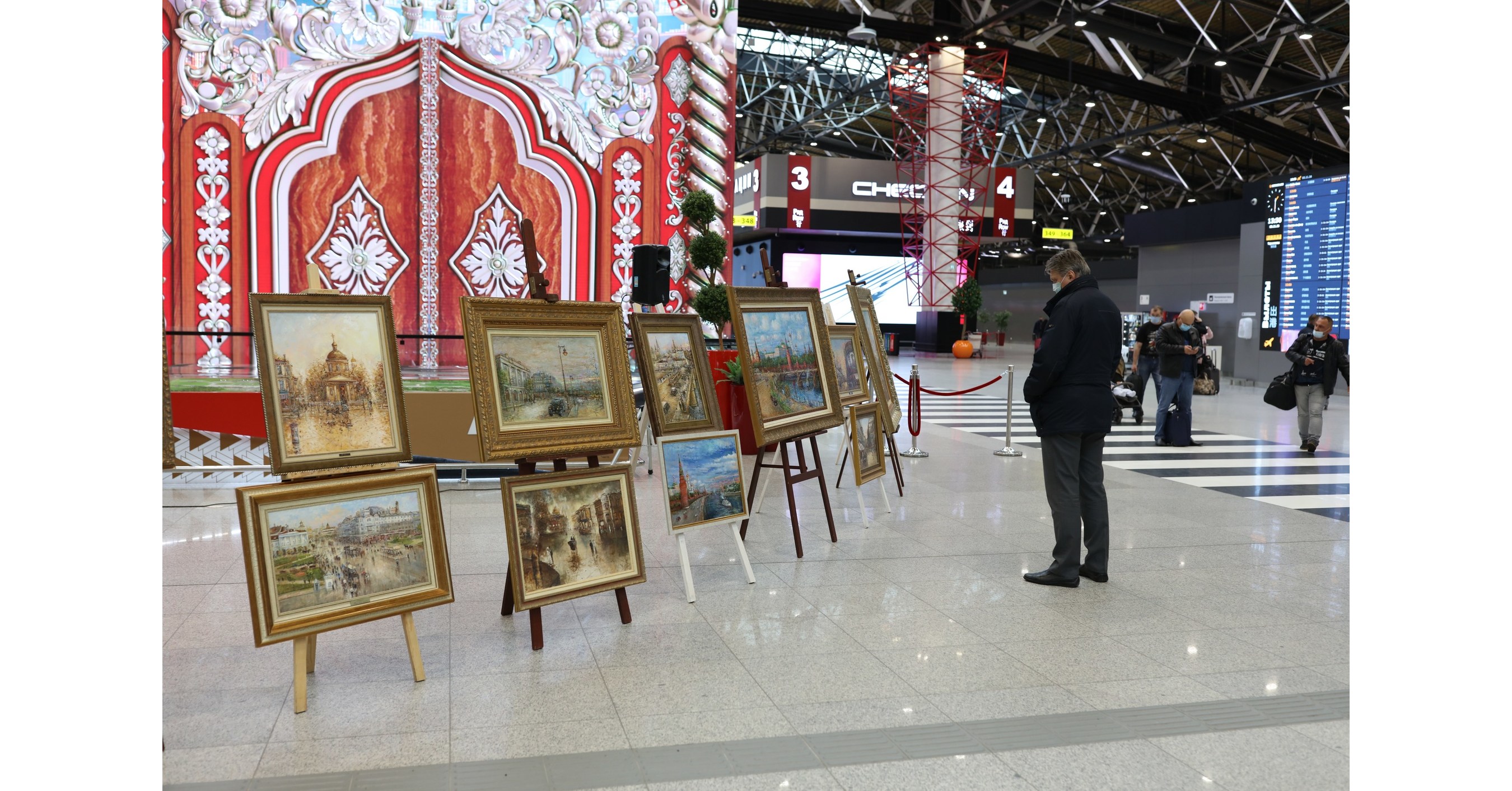 Artist Alexander Fomin Opens "Night of the Arts" at Sheremetyevo Airport