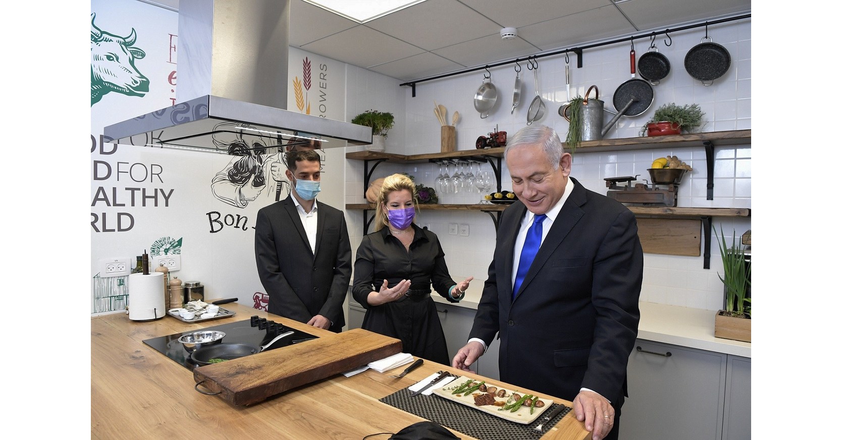 Israel's Prime Minister Tastes Aleph Farms Cultivated Steak