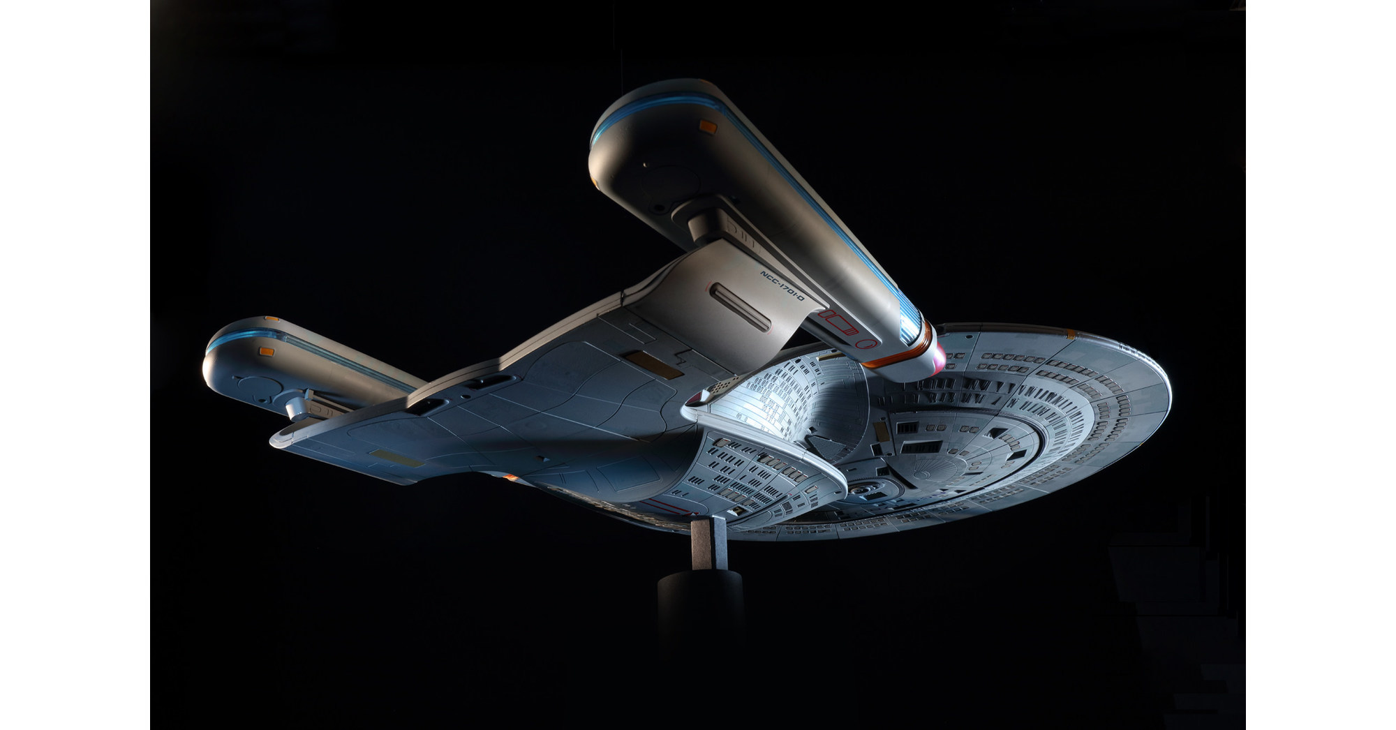 Build Your Own U.S.S. Enterprise NCC-1701-D With Hero Collector's New ...