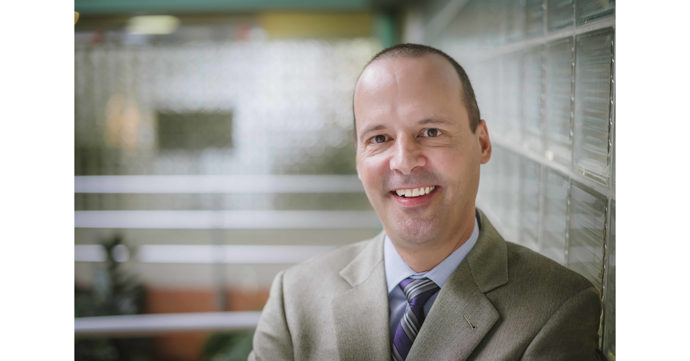 El Dr. Richard A. Bucher es nombrado director ejecutivo