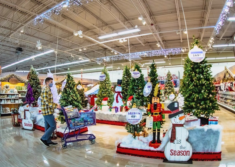Holiday Outdoor Displays For Companies