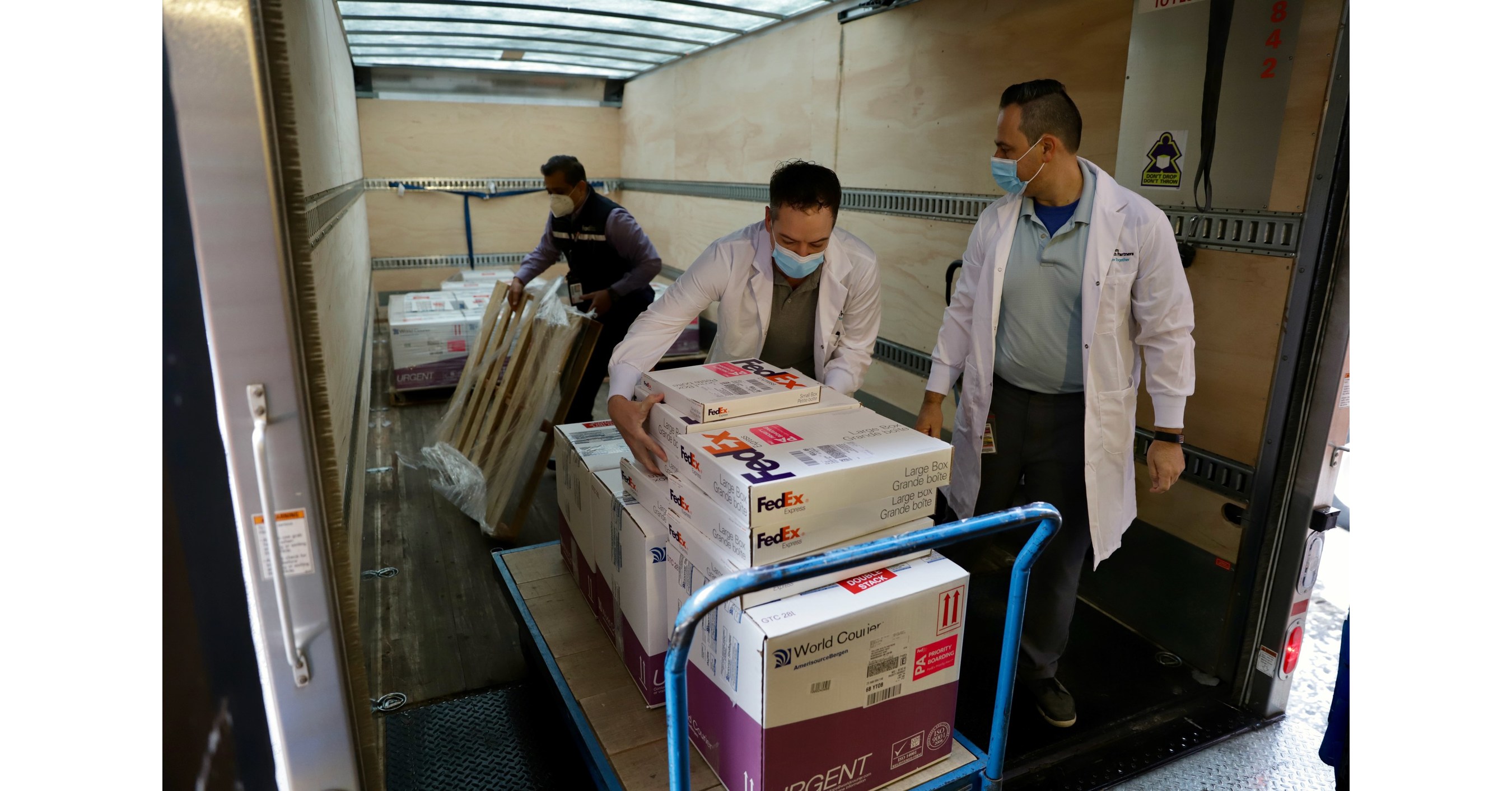 FedEx Express Canada, Innomar Strategies Begin Distribution of Moderna ...