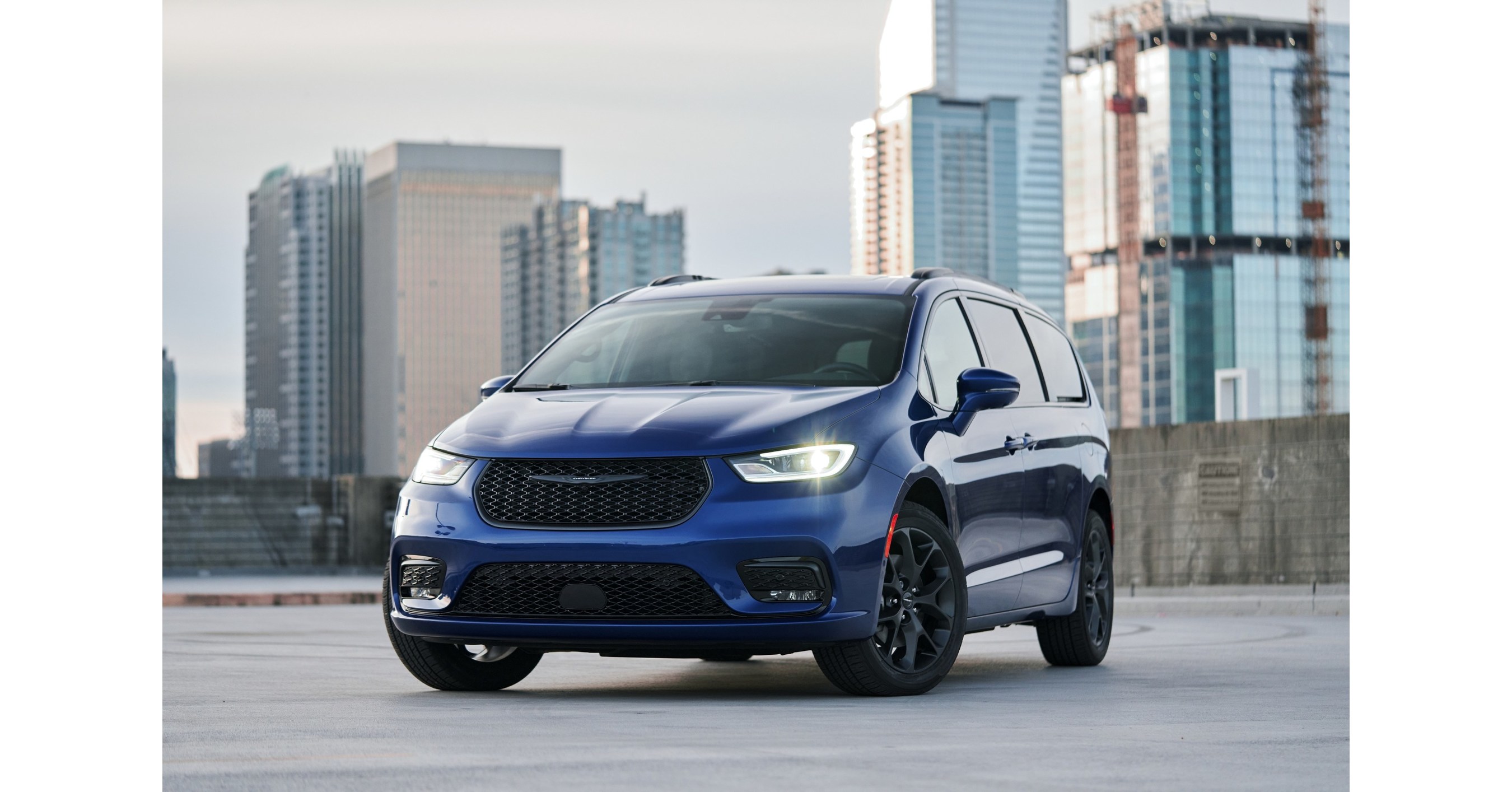 The Car Connection Picks Chrysler Pacifica as Best Minivan to Buy 2021