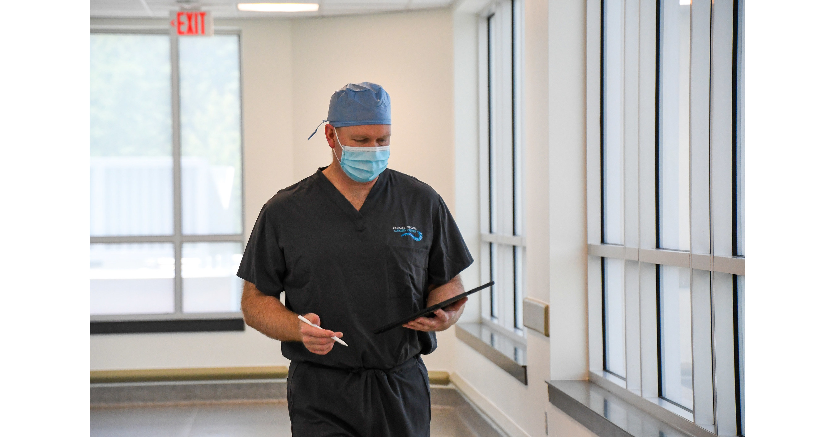 Orthopaedic Spine Surgeon, Dr. Jeffrey Carlson, performs one of the ...