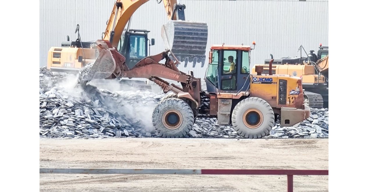 XCMG Delivers Super Order of 100 Units of LW500FN Wheel Loaders to BRI ...