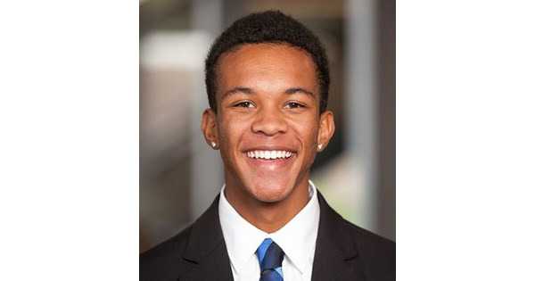 Louis Hernandez Jr.'s Foundation For A Bright Future Awards Step Up ...