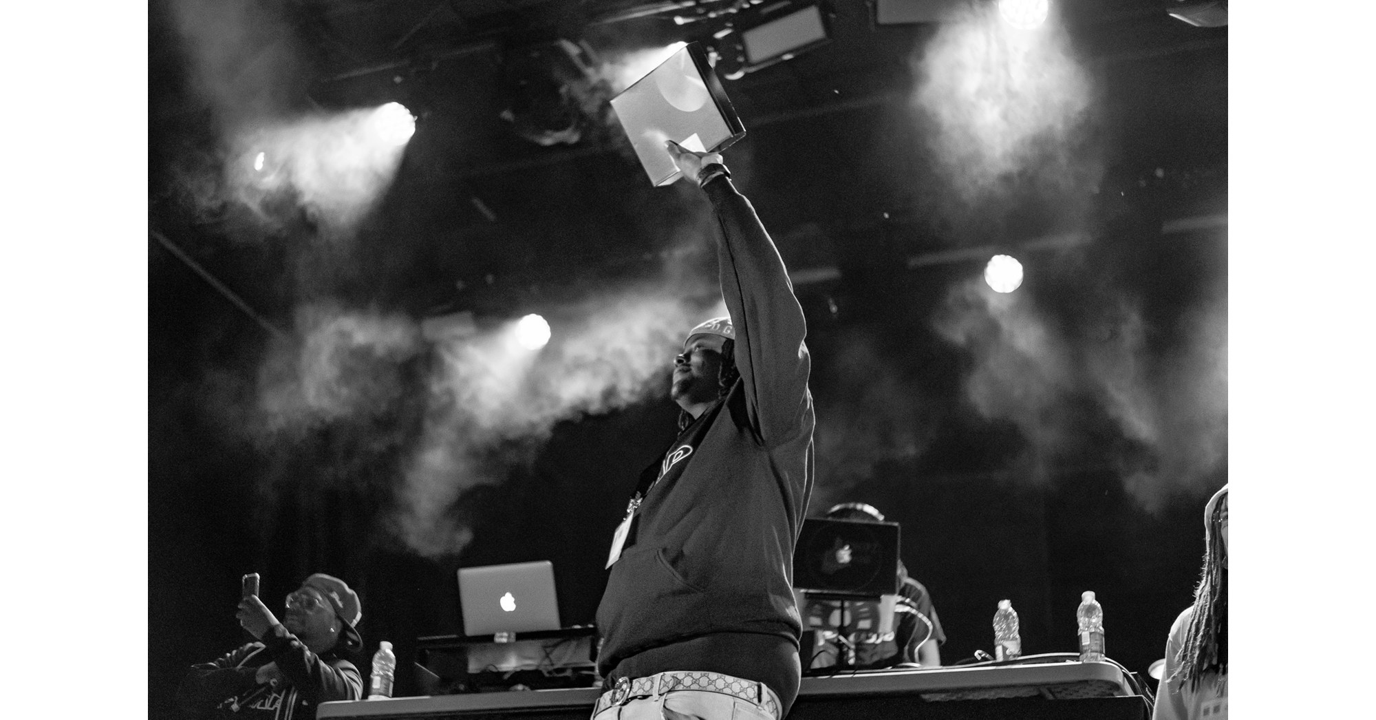 Remise surprise d'un prix du Gala SOCAN 2021 à Shreez durant une ...