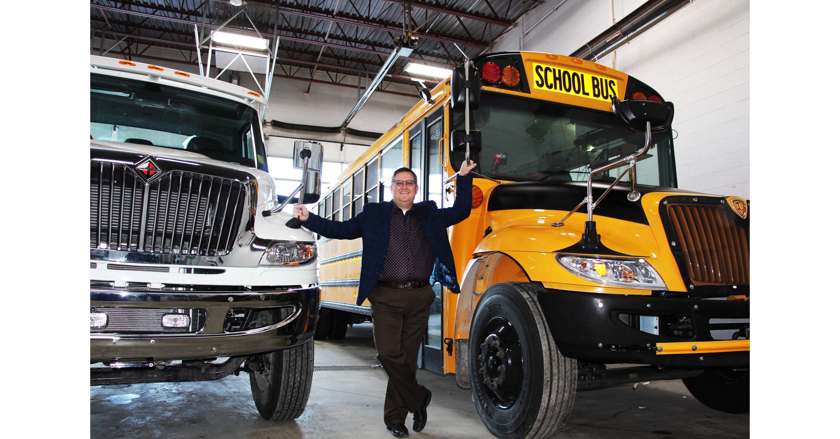 MAXIM TRUCK & TRAILER EARNS TOP AWARDS AS CANADIAN TRUCK AND BUS DEALERSHIP