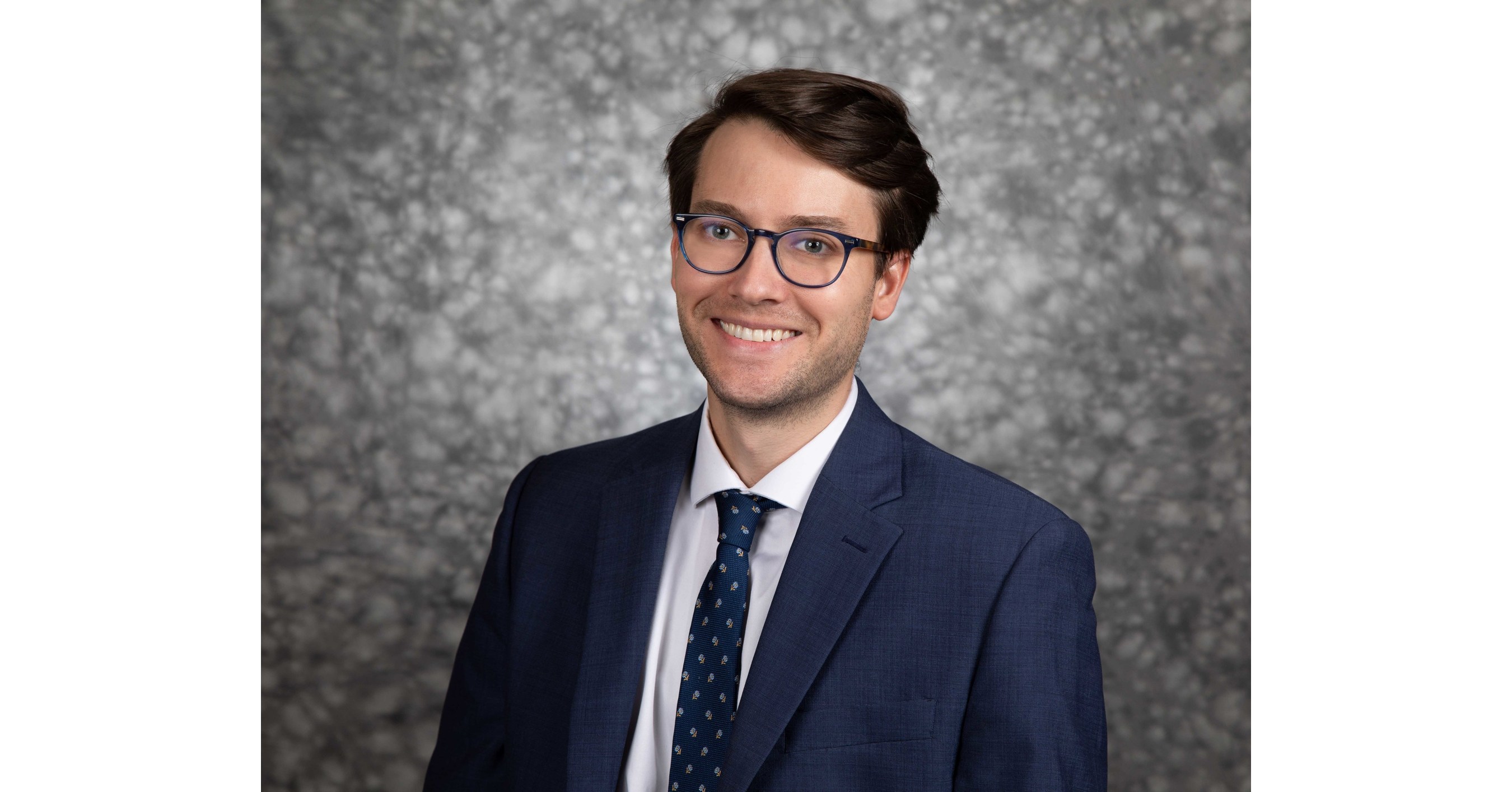 ELI JANIK NAMED ASSOCIATE OF HANSZEN LAPORTE