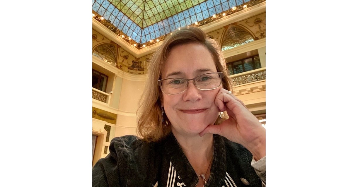 Elizabeth "Lynn" Gordon Esq., is recognized by Continental Who's Who