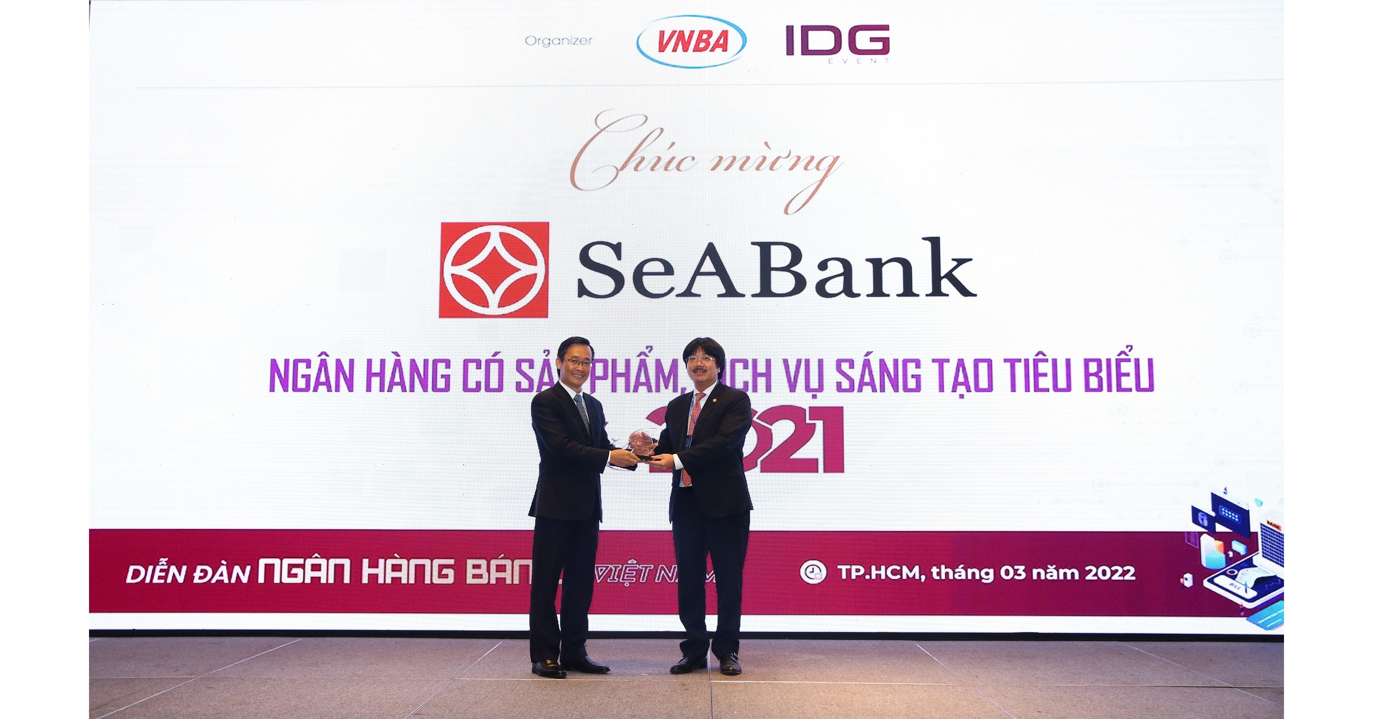 SeABank honored to receive two awards of Vietnam Outstanding Banking 2021