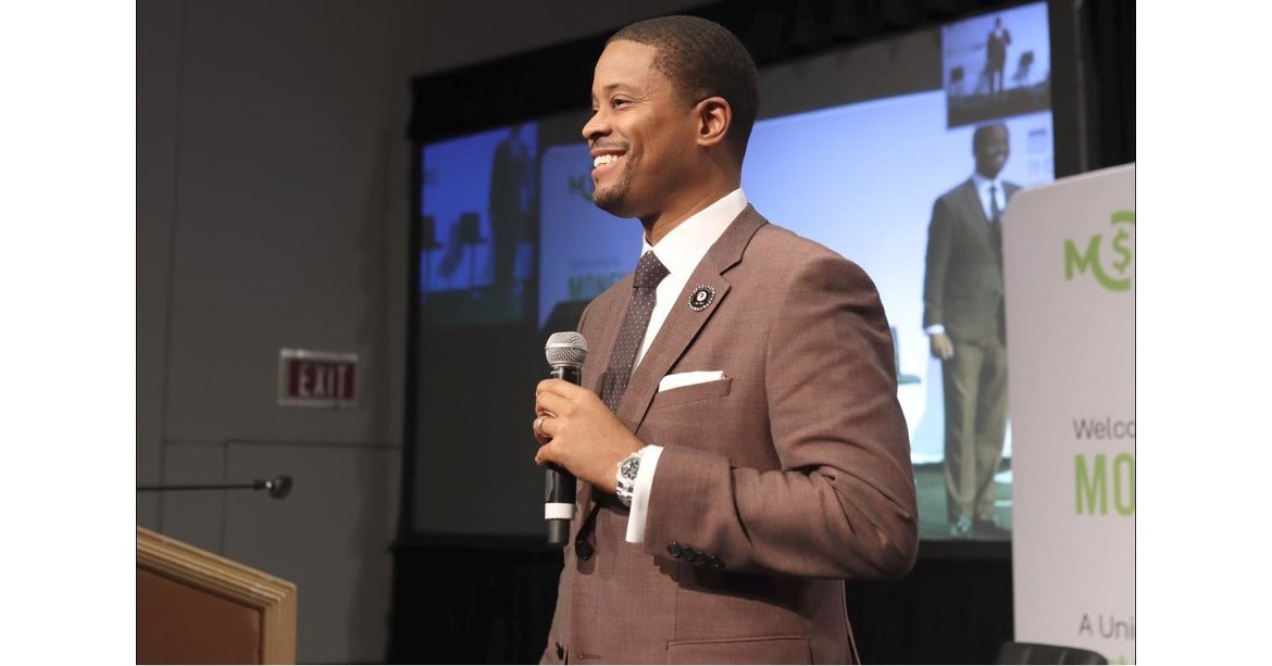 Fintech CEO Presented with Industry Leadership Award