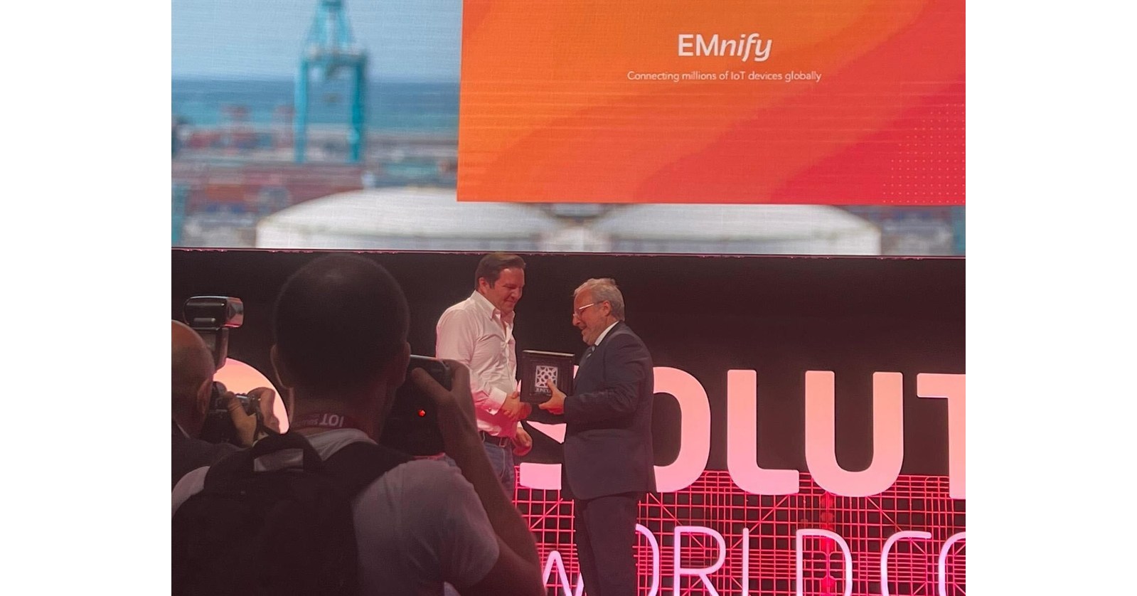 EMnify Wins Best Connectivity Solution Award at IoT Solutions World Congress 2022