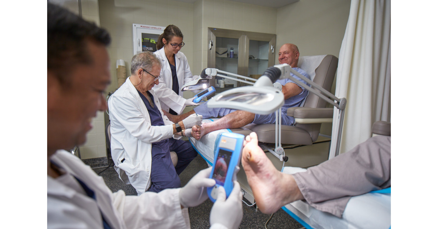 Newly Published RCT Shows MolecuLight Fluorescence Point-of-Care ...