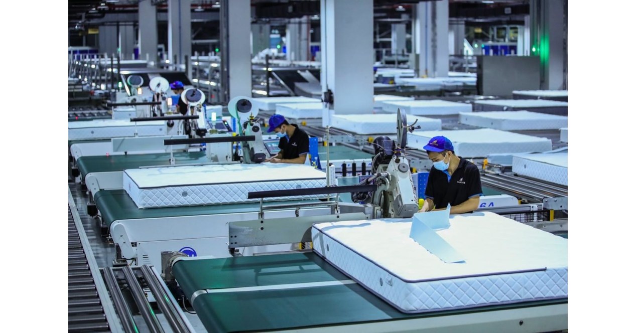 DeRucci Advertised on the China Screen at New York City's Times Square ...
