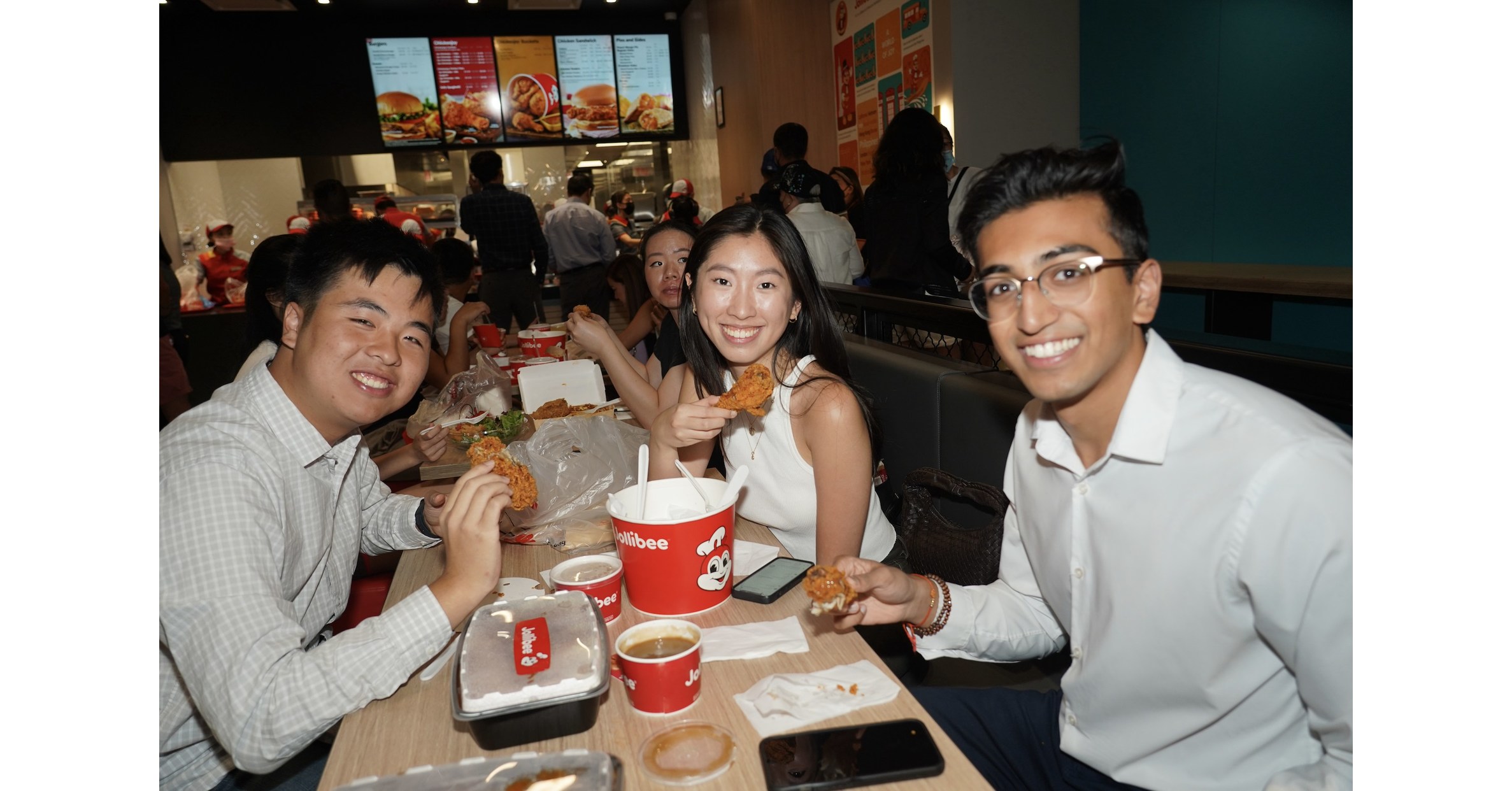 Thousands of Joyful Fans Celebrate Global Restaurant Sensation ...