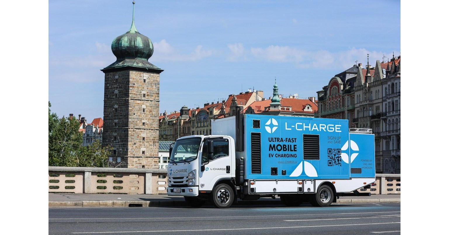 L-Charge welcomes Londoners to test the first super-fast mobile EV ...