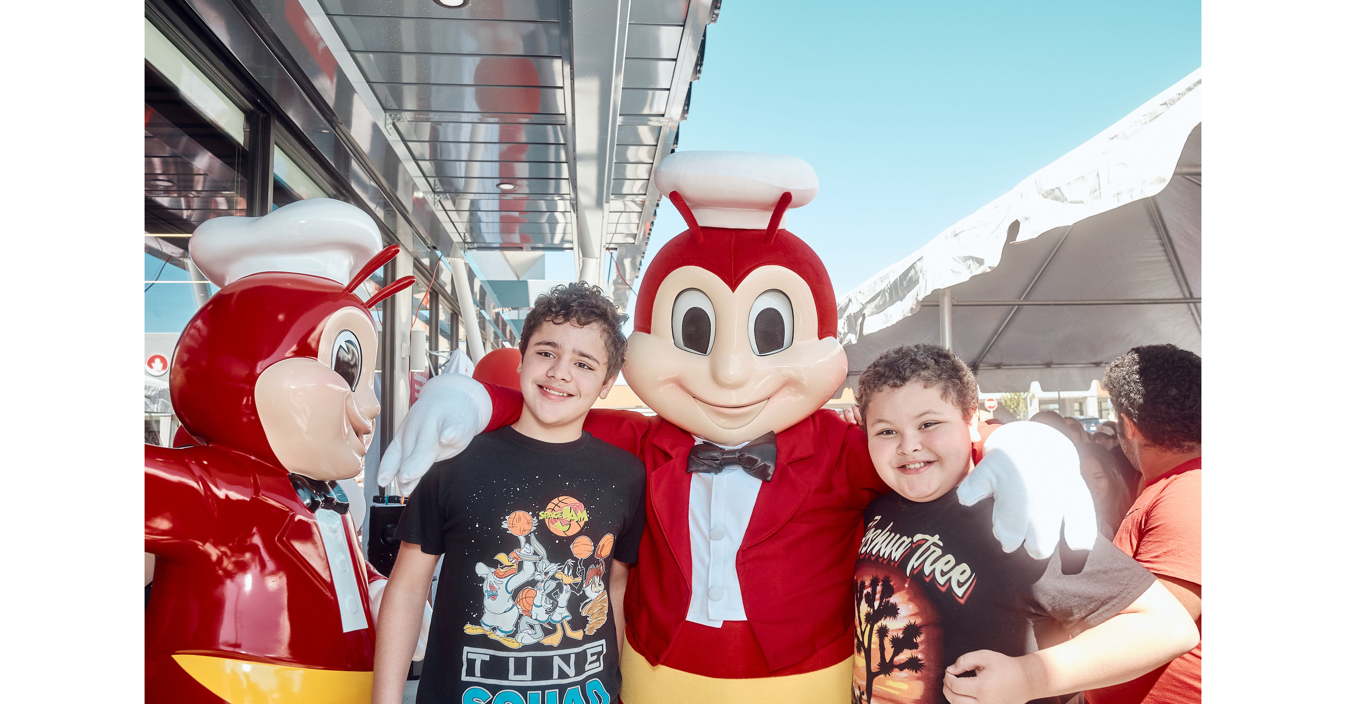 Jollibee's First Grand Opening in Philadelphia Draws More Than 2,500 ...