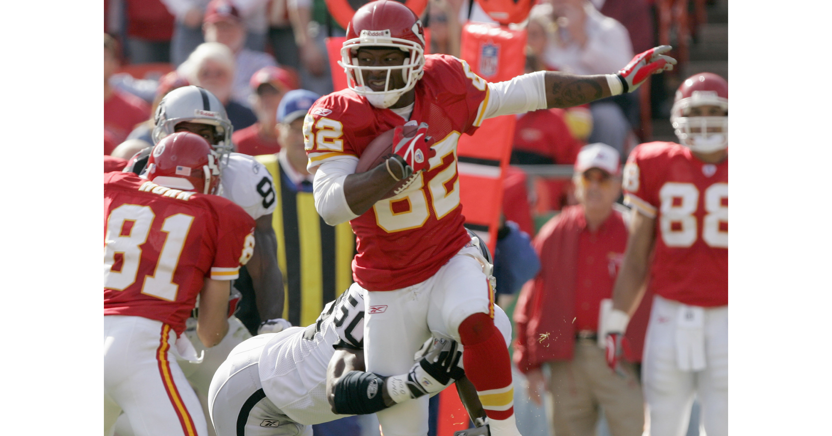 Clubhouse Media Group, Inc. Closes Promo Deal With Dante Hall, NFL Star ...