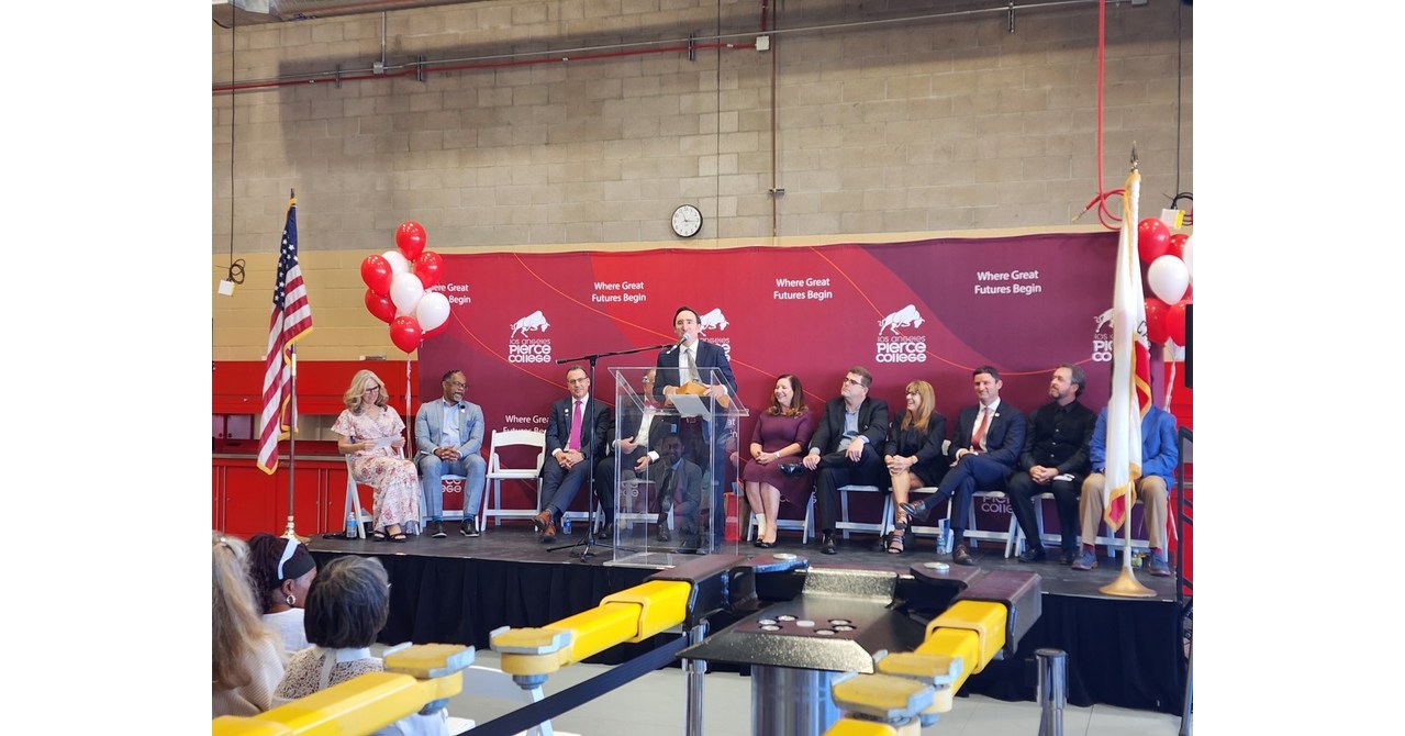 L.A. PIERCE COLLEGE COMMEMORATES 75 YEARS OF SERVICE WITH RIBBON ...