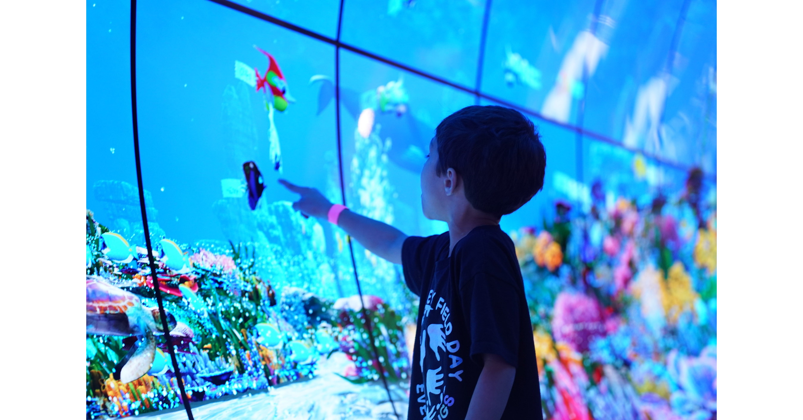 LG OPENS DOORS TO COMMUNITY, CUTS RIBBON ON NEW INTERACTIVE, HIGH-TECH ...