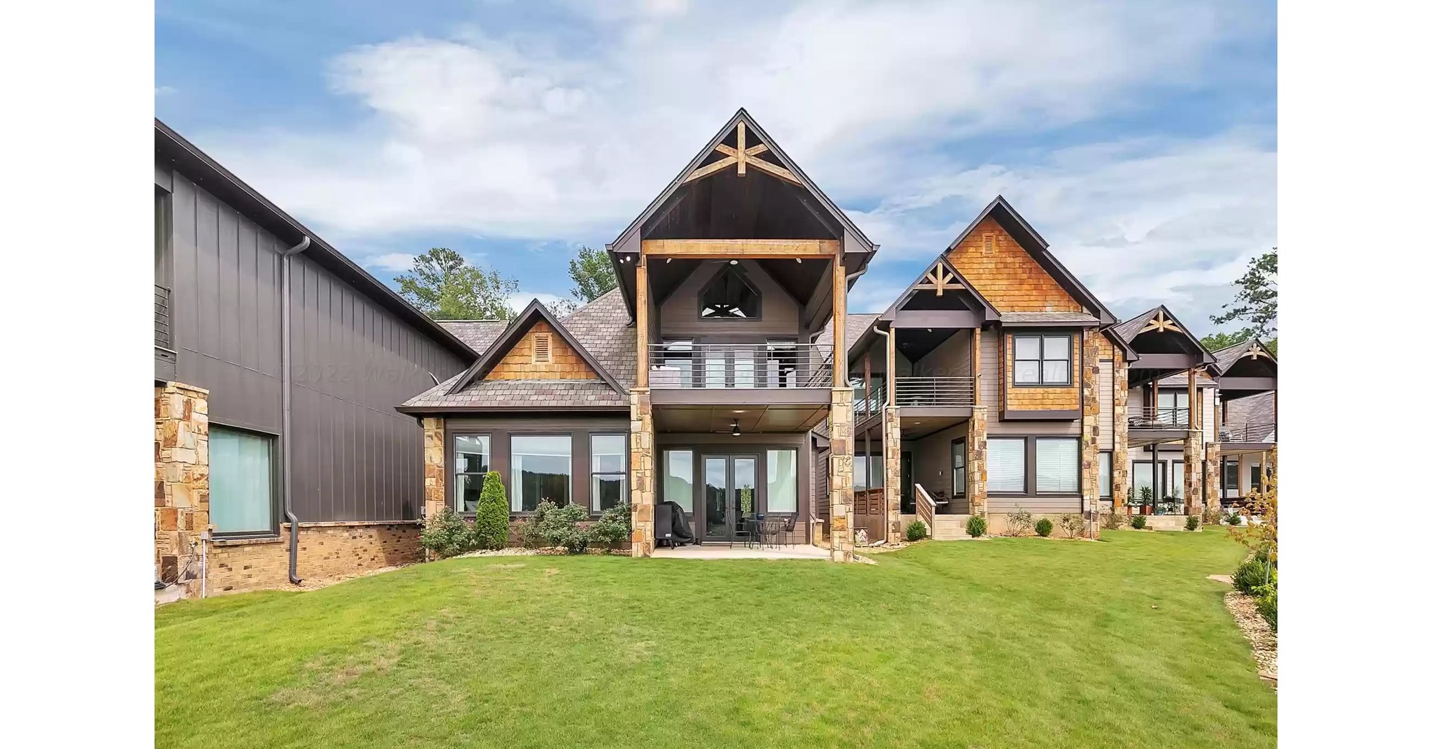 The Warm Southern Lake with a Big Heart - Why So Many Are Leaving Los ...