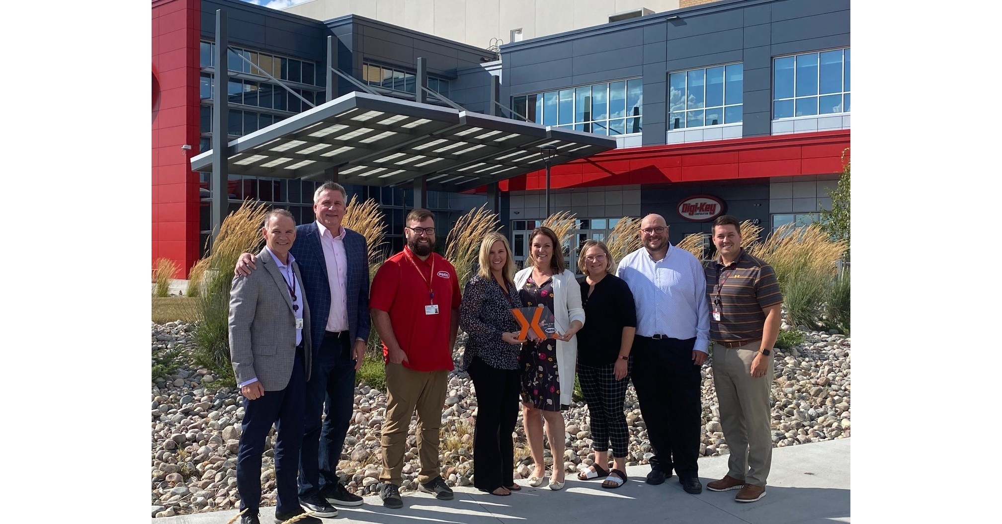 Nexperia Awards Digi-Key Electronics 2021 E-Tailer of the Year