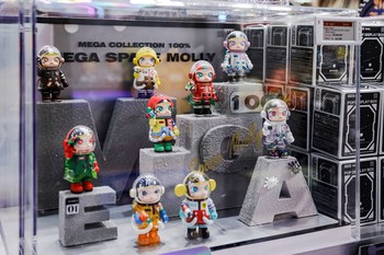 Theme Exhibition of Pop Mart Funneverends Unveiled in DesignerCon ...