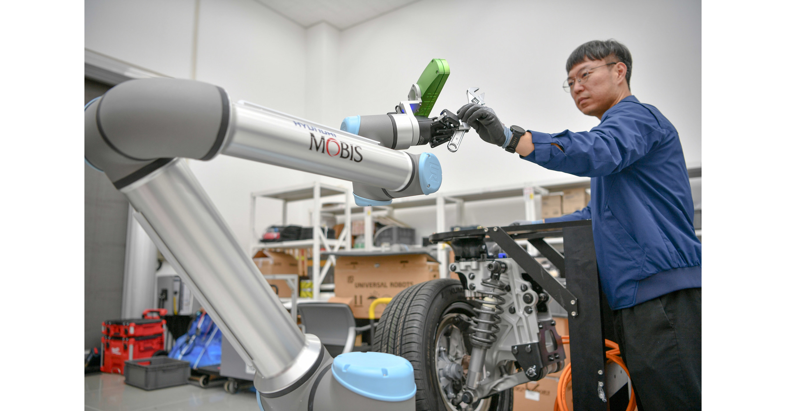 Hyundai Mobis develops logistics and collaborative robots with its core mobility technologies