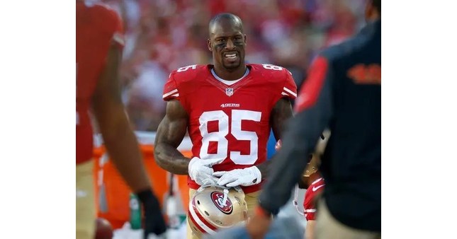 Clubhouse Media Group, Inc. Closes Another Promo Deal With Vernon Davis ...