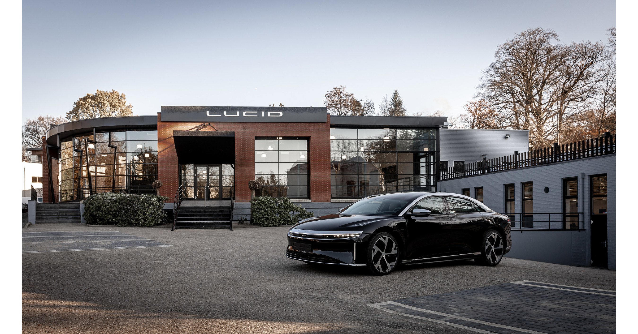 Lucid Announces Opening of First Retail and Service Center in The ...