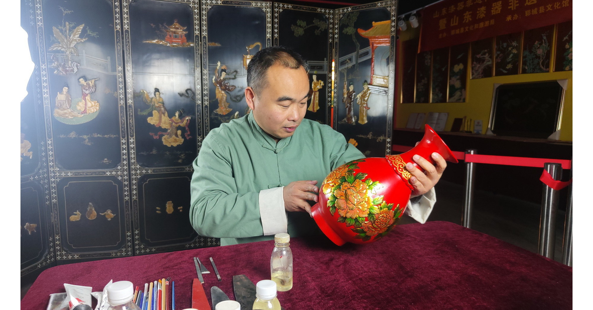 Caozhou Lacquerer -- O Chinese Dream of Lacquer Art Wins Award