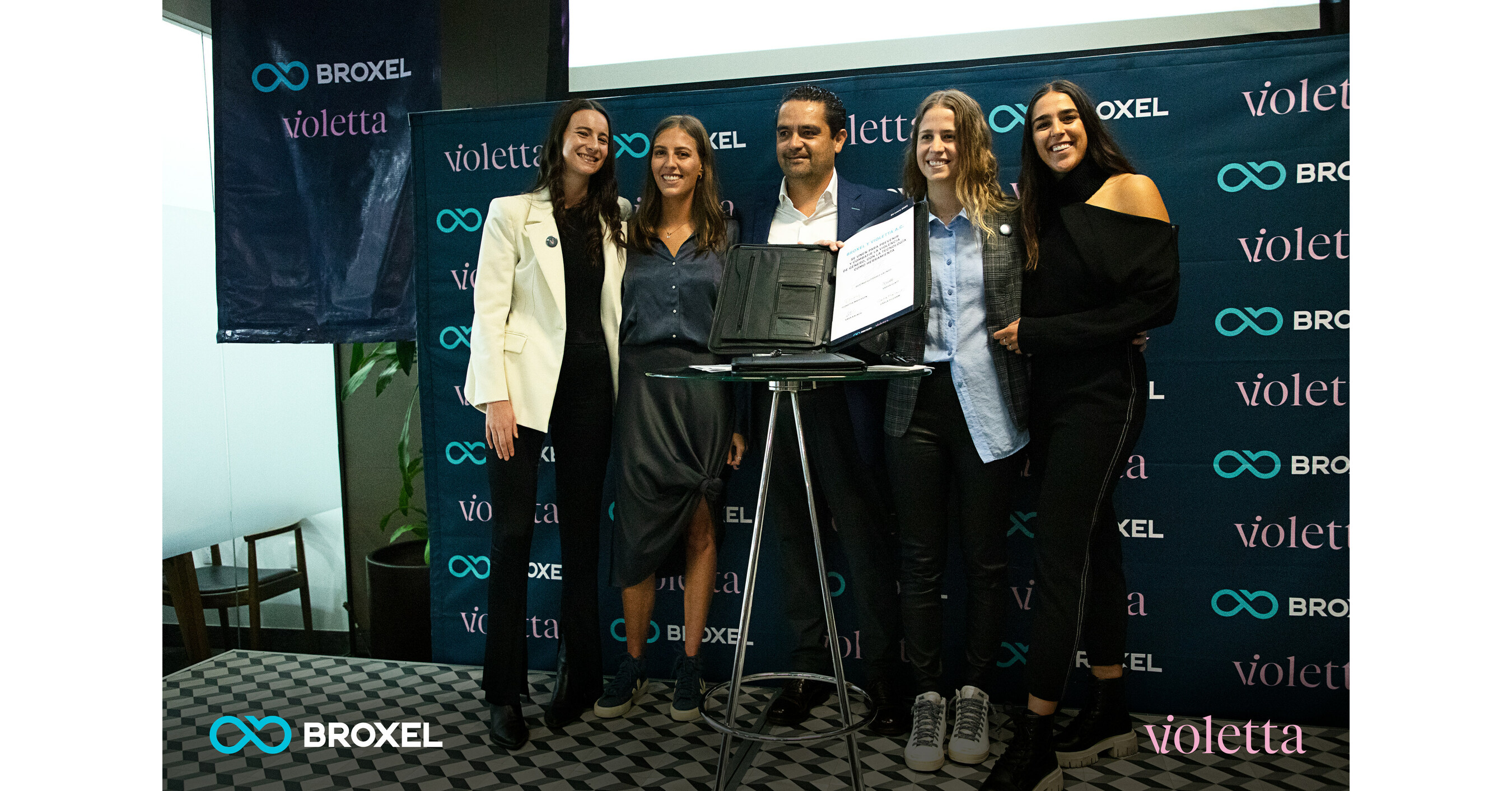 VIOLETTA Y BROXEL ANUNCIAN ALIANZA PARA COMBATIR VIOLENCIA DE GÉNERO ...