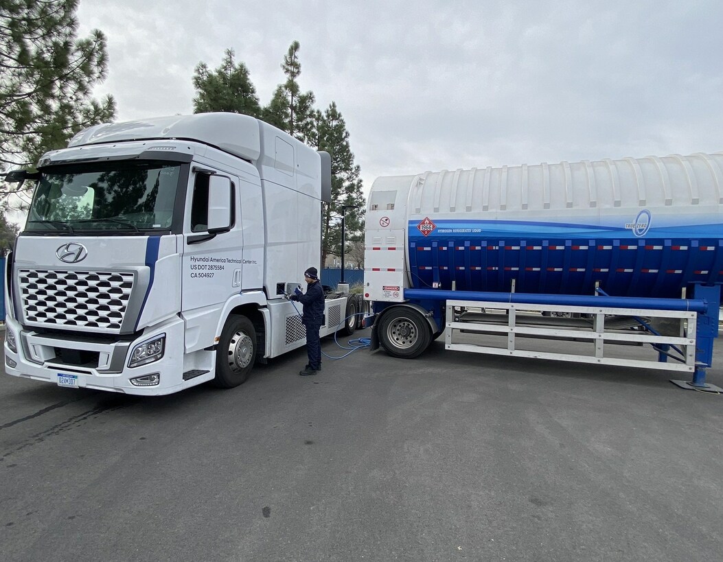 FirstElement Fuel 與 Hyundai Motor 合作在 8 級燃料電池貨車上使用氫燃料，實現零排放行駛超過 25K 哩