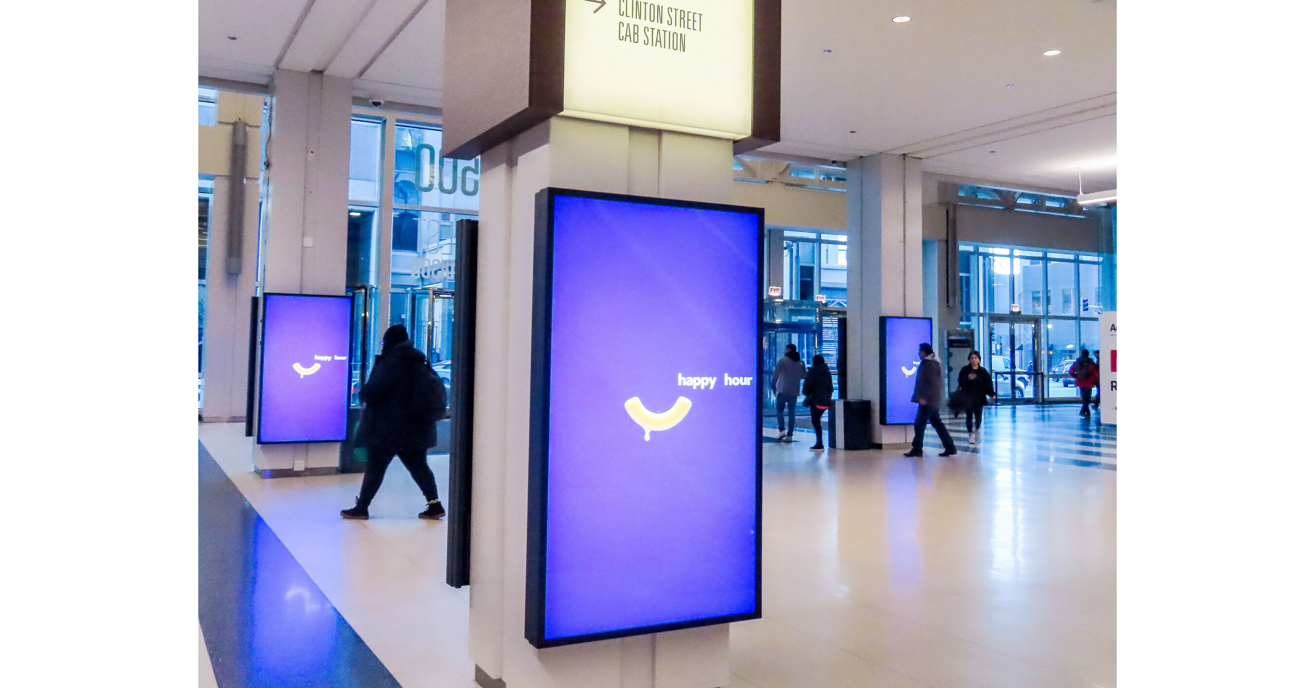 Iconic Chicago Commuter Transit Hub Gets Digital Media Transformation ...