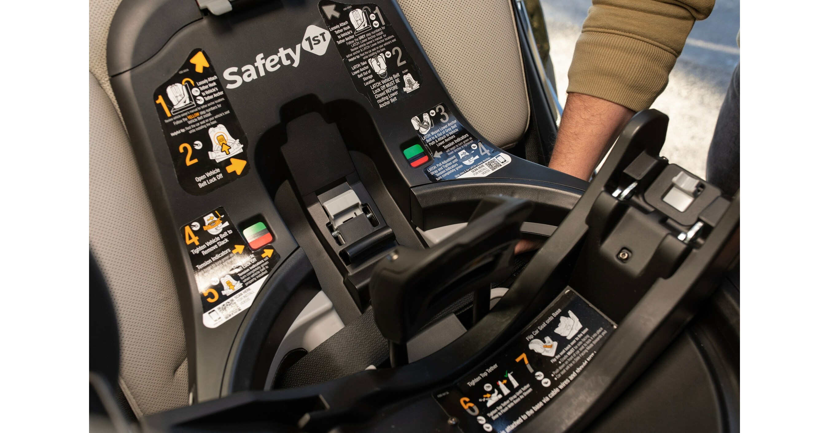 Safety 1st Introduces the Turn and Go 360 Rotating All-in-One ...